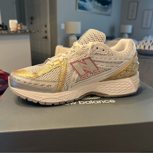 New Balance | Shoes | New Balance 96r Womens 85 Mens 7 White Pink And ...